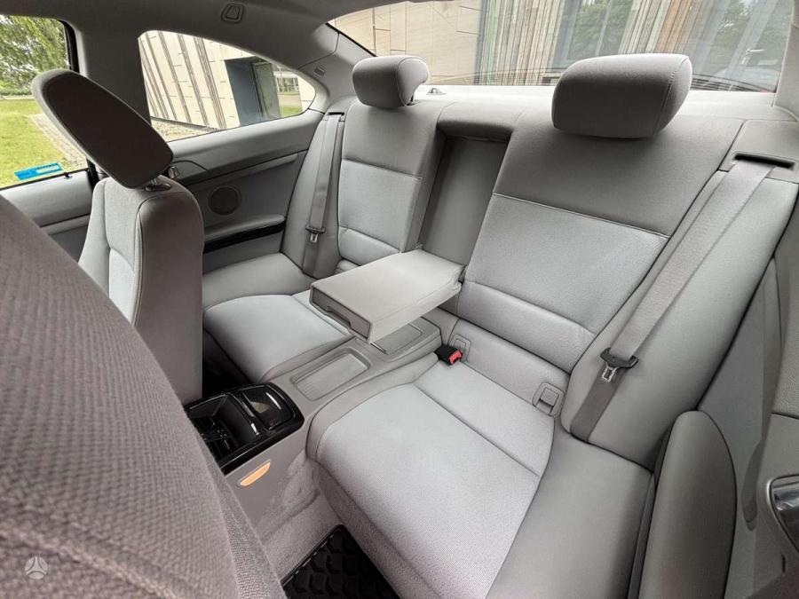 Pelēks BMW 320 2009 Viļņa, ar dzinēja tilpumu 2.00 L un nobraukumu 202 tūkst. km par 5600 €, foto 14 vietnē AUTOMOTO.COM.LV