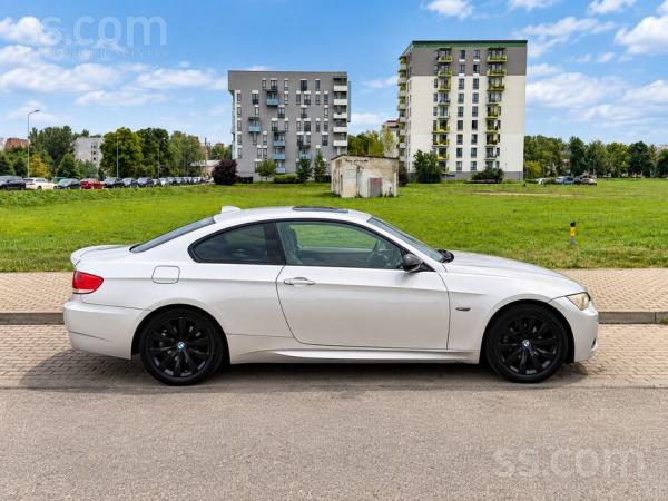 Grey BMW 320 2009 in Riga, with an engine capacity of 2.00 L and mileage of 291 thousand km for 5800 €, photo 4 on AUTOMOTO.COM.LV