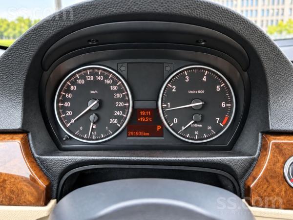 Grey BMW 320 2009 in Riga, with an engine capacity of 2.00 L and mileage of 291 thousand km for 5800 €, photo 9 on AUTOMOTO.COM.LV