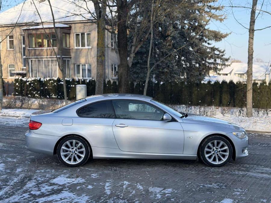 Grey BMW 320 2010 in Siauliai, with an engine capacity of 2.00 L and mileage of 312 thousand km for 6250 €, photo 2 on AUTOMOTO.COM.LV