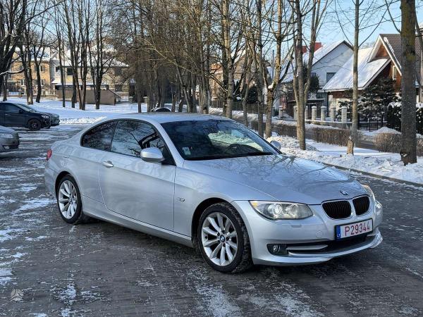 Pelēks BMW 320 2010 Šauļi, ar dzinēja tilpumu 2.00 L un nobraukumu 312 tūkst. km par 6250 €, foto 3 vietnē AUTOMOTO.COM.LV