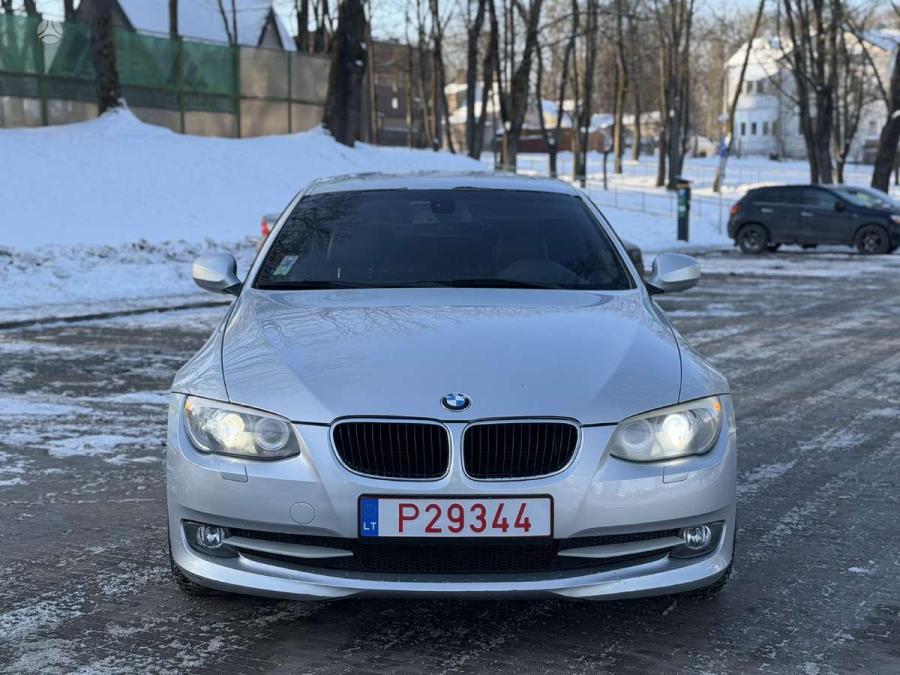 Grey BMW 320 2010 in Siauliai, with an engine capacity of 2.00 L and mileage of 312 thousand km for 6250 €, photo 4 on AUTOMOTO.COM.LV