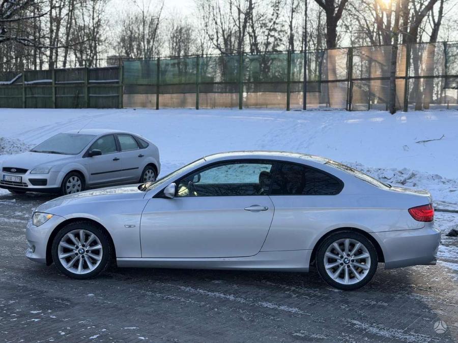 Grey BMW 320 2010 in Siauliai, with an engine capacity of 2.00 L and mileage of 312 thousand km for 6250 €, photo 6 on AUTOMOTO.COM.LV