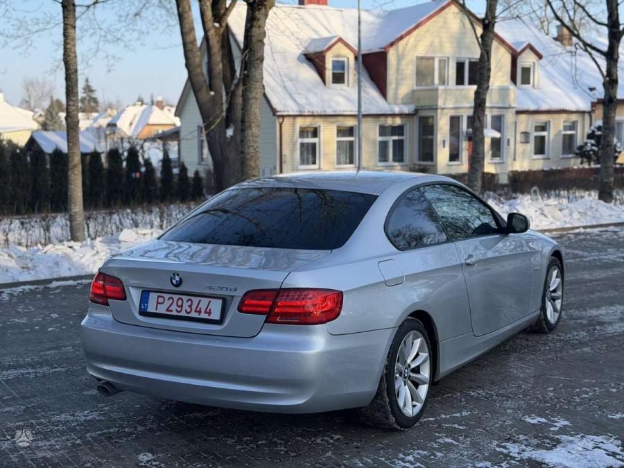 Grey BMW 320 2010 in Siauliai, with an engine capacity of 2.00 L and mileage of 312 thousand km for 6250 €, photo 10 on AUTOMOTO.COM.LV