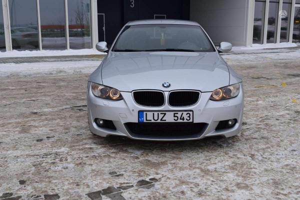 Pelēks BMW 320 2010 Viļņa, ar dzinēja tilpumu 2.00 L un nobraukumu 258 tūkst. km par 6650 €, foto 2 vietnē AUTOMOTO.COM.LV