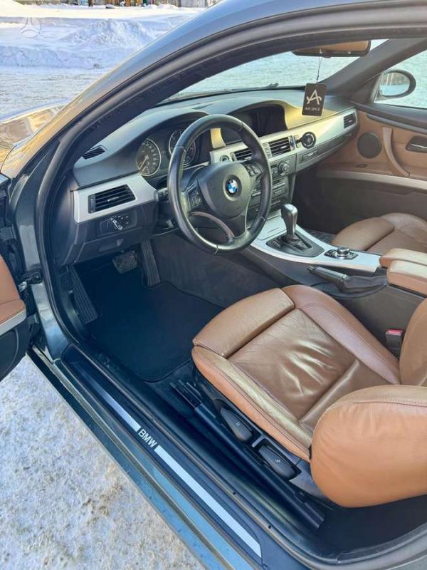 Pelēks BMW 320 2010 Viļņa, ar dzinēja tilpumu 2.00 L un nobraukumu 252 tūkst. km par 6700 €, foto 6 vietnē AUTOMOTO.COM.LV