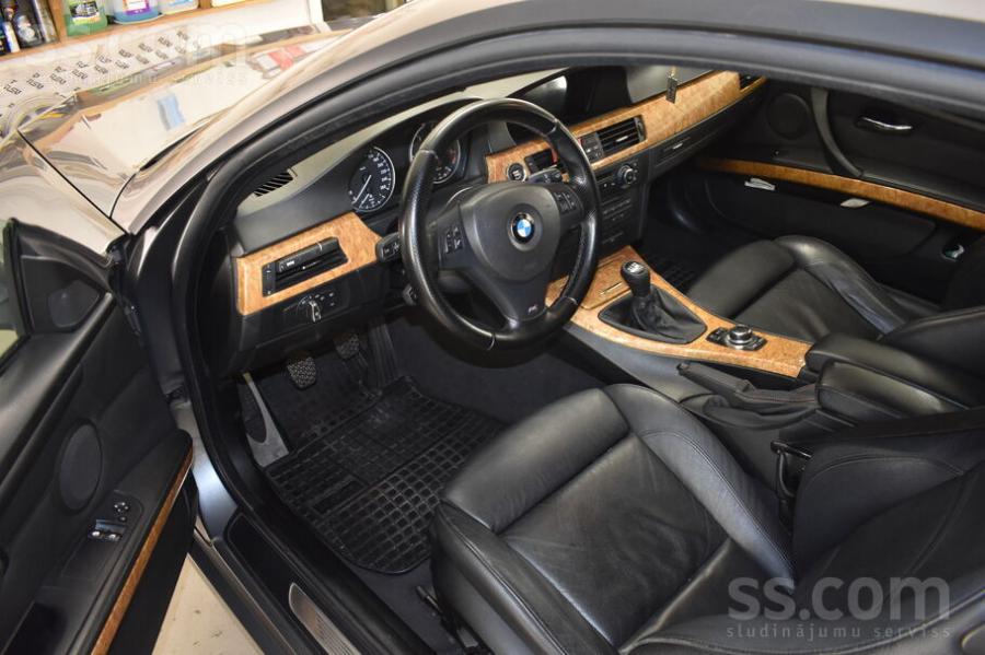 Grey BMW 320 2010 in Jelgava, with an engine capacity of 2.00 L and mileage of 289 thousand km for 10000 €, photo 8 on AUTOMOTO.COM.LV