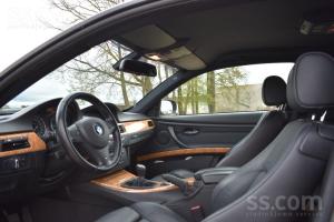 Grey BMW 320 2010 in Jelgava, with an engine capacity of 2.00 L and mileage of 289 thousand km for 10000 €, photo 9 on AUTOMOTO.COM.LV