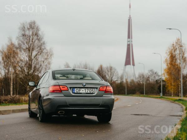 Pelēks BMW 320 2010 Rīga, ar dzinēja tilpumu 2.00 L un nobraukumu 278 tūkst. km par 7100 €, foto 4 vietnē AUTOMOTO.COM.LV