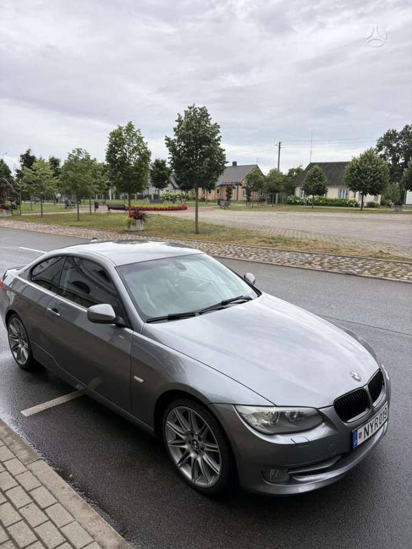 Pelēks BMW 320 2010 Druskininkai, ar dzinēja tilpumu 2.00 L un nobraukumu 276 tūkst. km par 6350 €, foto 2 vietnē AUTOMOTO.COM.LV