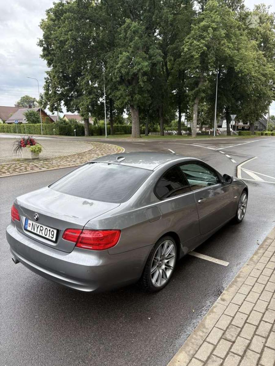 Grey BMW 320 2010 in Druskininkai, with an engine capacity of 2.00 L and mileage of 276 thousand km for 6350 €, photo 4 on AUTOMOTO.COM.LV