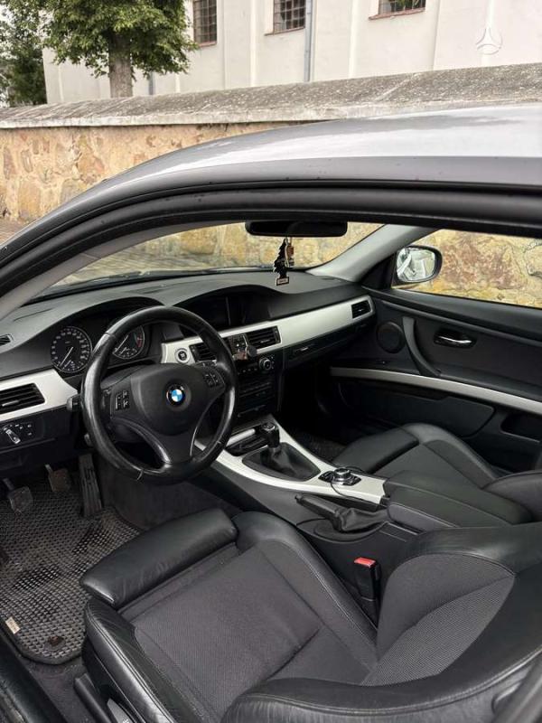 Pelēks BMW 320 2010 Druskininkai, ar dzinēja tilpumu 2.00 L un nobraukumu 276 tūkst. km par 6350 €, foto 5 vietnē AUTOMOTO.COM.LV