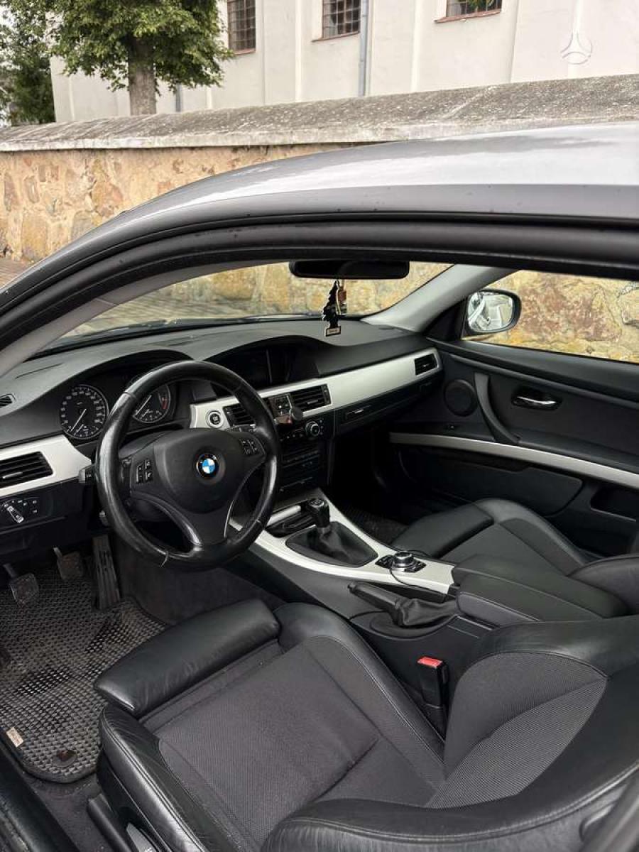 Grey BMW 320 2010 in Druskininkai, with an engine capacity of 2.00 L and mileage of 276 thousand km for 6350 €, photo 6 on AUTOMOTO.COM.LV