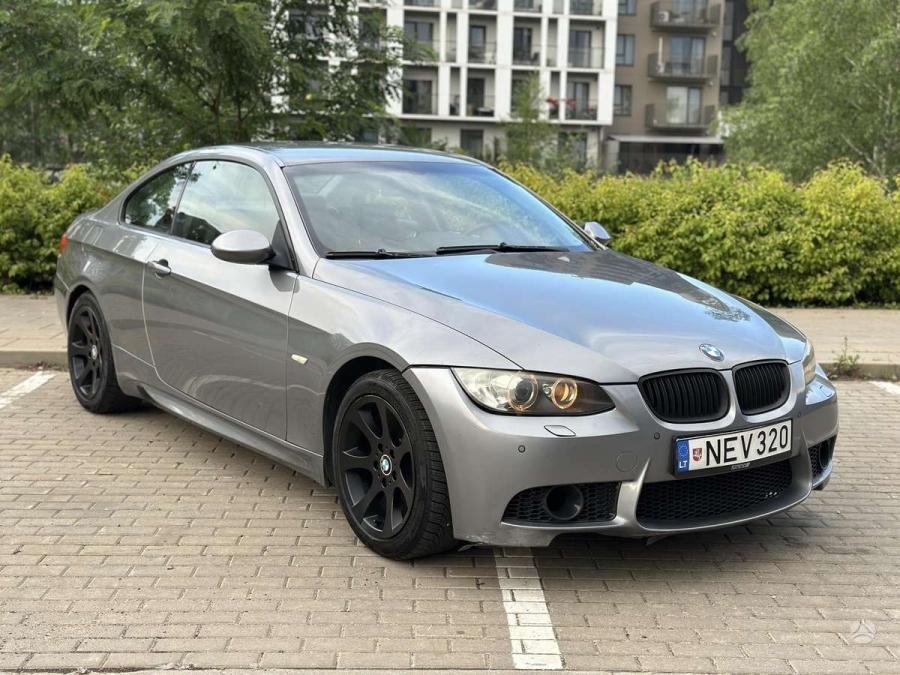 Grey BMW 320 2010 in Vilnius, with an engine capacity of 2.00 L and mileage of 286 thousand km for 5999 €, photo 3 on AUTOMOTO.COM.LV