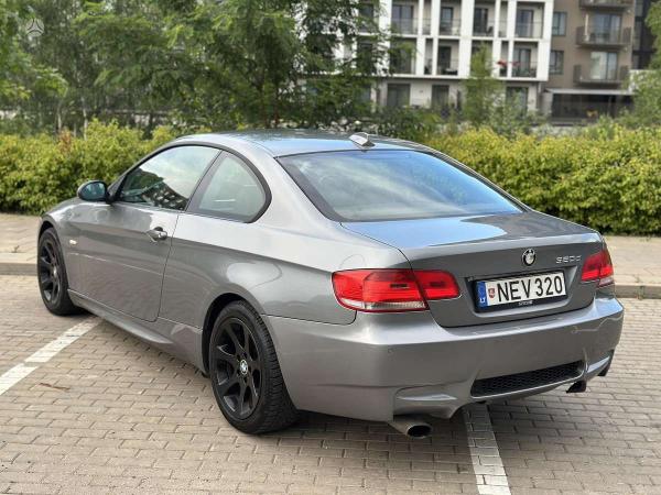 Pelēks BMW 320 2010 Viļņa, ar dzinēja tilpumu 2.00 L un nobraukumu 286 tūkst. km par 5999 €, foto 3 vietnē AUTOMOTO.COM.LV