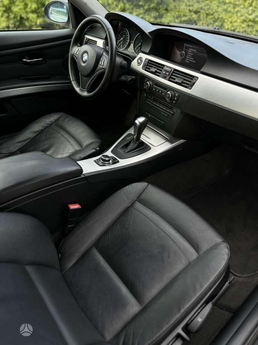 Grey BMW 320 2010 in Vilnius, with an engine capacity of 2.00 L and mileage of 286 thousand km for 5999 €, photo 7 on AUTOMOTO.COM.LV
