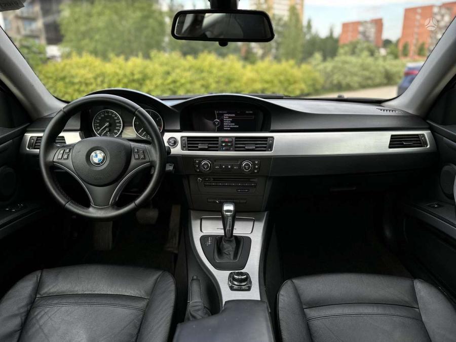 Grey BMW 320 2010 in Vilnius, with an engine capacity of 2.00 L and mileage of 286 thousand km for 5999 €, photo 8 on AUTOMOTO.COM.LV