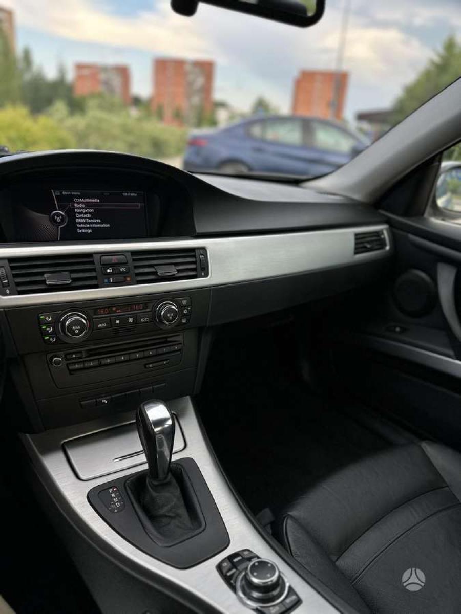 Grey BMW 320 2010 in Vilnius, with an engine capacity of 2.00 L and mileage of 286 thousand km for 5999 €, photo 9 on AUTOMOTO.COM.LV