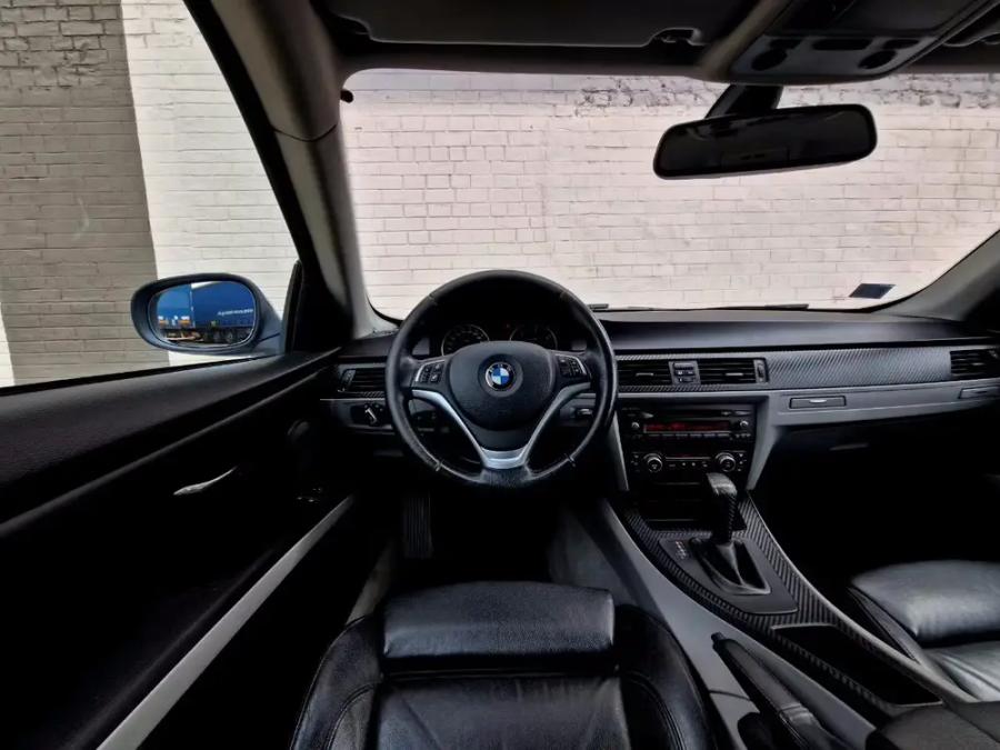 Grey BMW 320 2011 in Riga, with an engine capacity of 2.00 L and mileage of 240 thousand km for 7490 €, photo 4 on AUTOMOTO.COM.LV