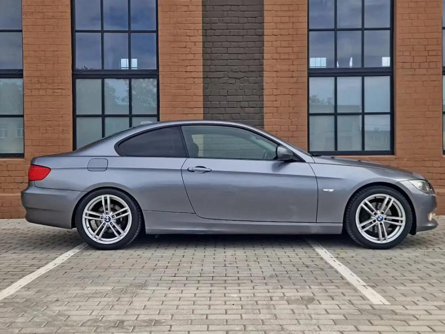 Grey BMW 320 2011 in Riga, with an engine capacity of 2.00 L and mileage of 240 thousand km for 7490 €, photo 15 on AUTOMOTO.COM.LV