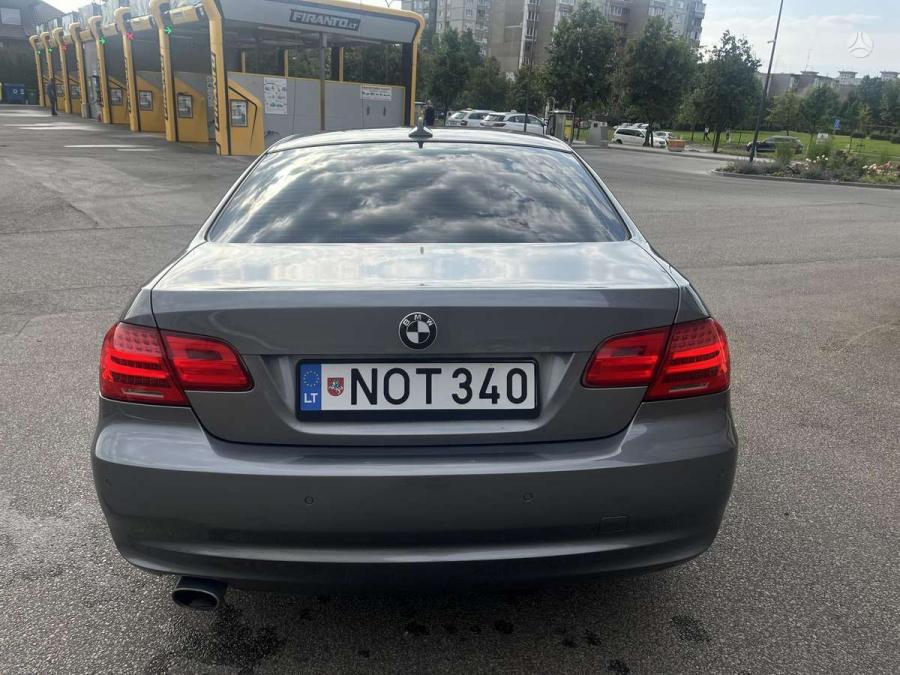 Grey BMW 320 2011 in Kaunas, with an engine capacity of 2.00 L and mileage of 278 thousand km for 5900 €, photo 6 on AUTOMOTO.COM.LV