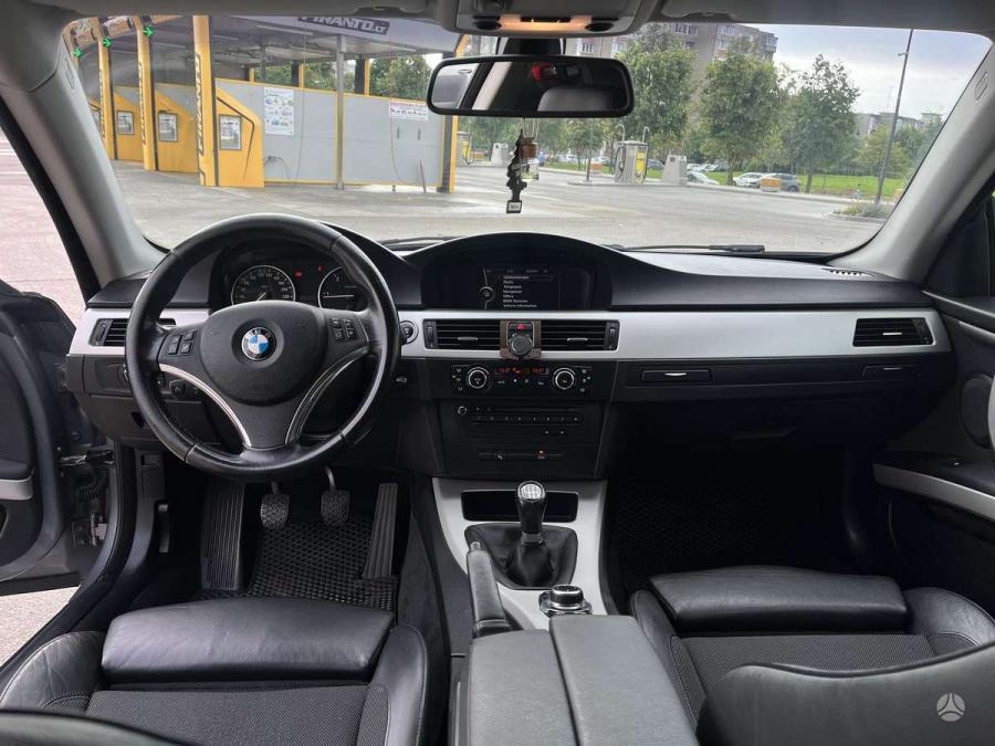 Grey BMW 320 2011 in Kaunas, with an engine capacity of 2.00 L and mileage of 278 thousand km for 5900 €, photo 12 on AUTOMOTO.COM.LV