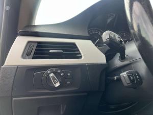 Grey BMW 320 2011 in Kaunas, with an engine capacity of 2.00 L and mileage of 278 thousand km for 5900 €, photo 15 on AUTOMOTO.COM.LV