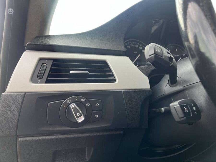 Grey BMW 320 2011 in Kaunas, with an engine capacity of 2.00 L and mileage of 278 thousand km for 5900 €, photo 15 on AUTOMOTO.COM.LV