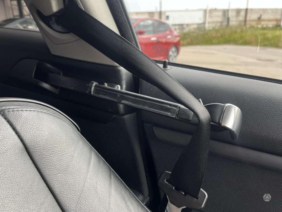Grey BMW 320 2011 in Kaunas, with an engine capacity of 2.00 L and mileage of 278 thousand km for 5900 €, photo 20 on AUTOMOTO.COM.LV