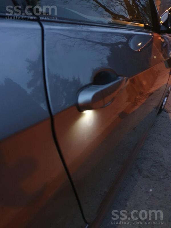 Grey BMW 320 2012 in Riga, with an engine capacity of 2.00 L and mileage of 203 thousand km for 8000 €, photo 9 on AUTOMOTO.COM.LV