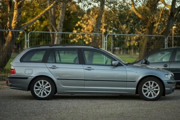 Grey BMW 320 2003 in Liepaja, with an engine capacity of 2.00 L and mileage of 335 thousand km for 2950 €, photo 5 on AUTOMOTO.COM.LV