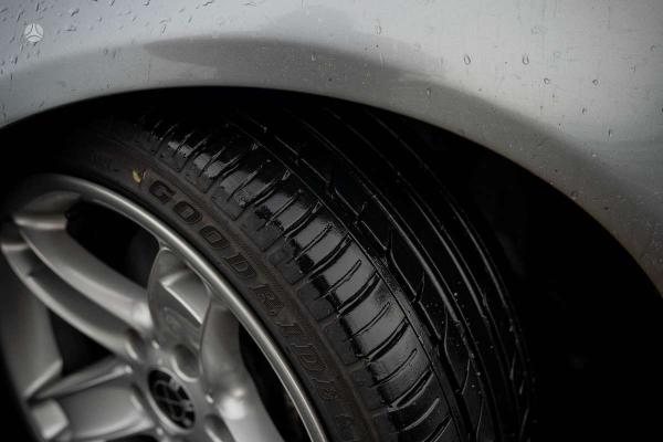 Grey BMW 320 2004 in Kaunas, with an engine capacity of 2.00 L and mileage of 308 thousand km for 3500 €, photo 4 on AUTOMOTO.COM.LV