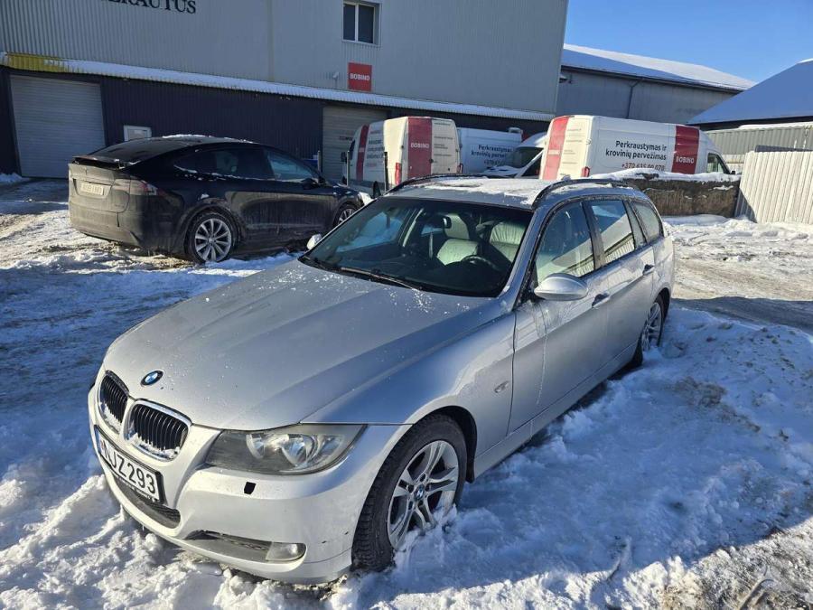 Grey BMW 320 2007 in Kaunas, with an engine capacity of 2.00 L and mileage of 340 thousand km for 3800 €, photo 1 on AUTOMOTO.COM.LV
