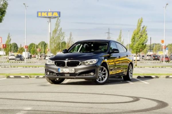 Grey BMW 320 2015 in Riga, with an engine capacity of 2.00 L and mileage of 299 thousand km for 9990 €, photo 1 on AUTOMOTO.COM.LV
