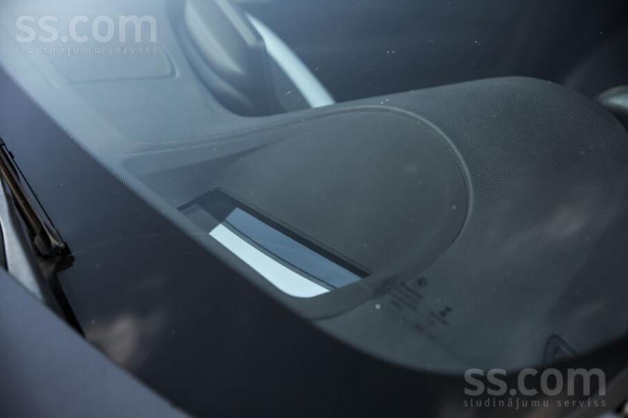 Grey BMW 320 2017 in Jelgava, with an engine capacity of 2.00 L and mileage of 285 thousand km for 13700 €, photo 11 on AUTOMOTO.COM.LV