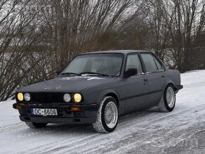 Grey BMW 320 1986 in Jelgava, with an engine capacity of 2.40 L and mileage of 284 thousand km for 3250 €, photo  on AUTOMOTO.COM.LV