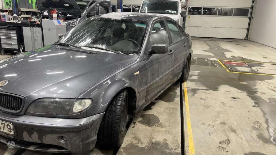 Pelēks BMW 320 2003 Viļņa, ar dzinēja tilpumu 2.00 L un nobraukumu 365 tūkst. km par 800 €, foto 1 vietnē AUTOMOTO.COM.LV