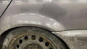 Pelēks BMW 320 2003 Viļņa, ar dzinēja tilpumu 2.00 L un nobraukumu 365 tūkst. km par 800 €, foto 3 vietnē AUTOMOTO.COM.LV