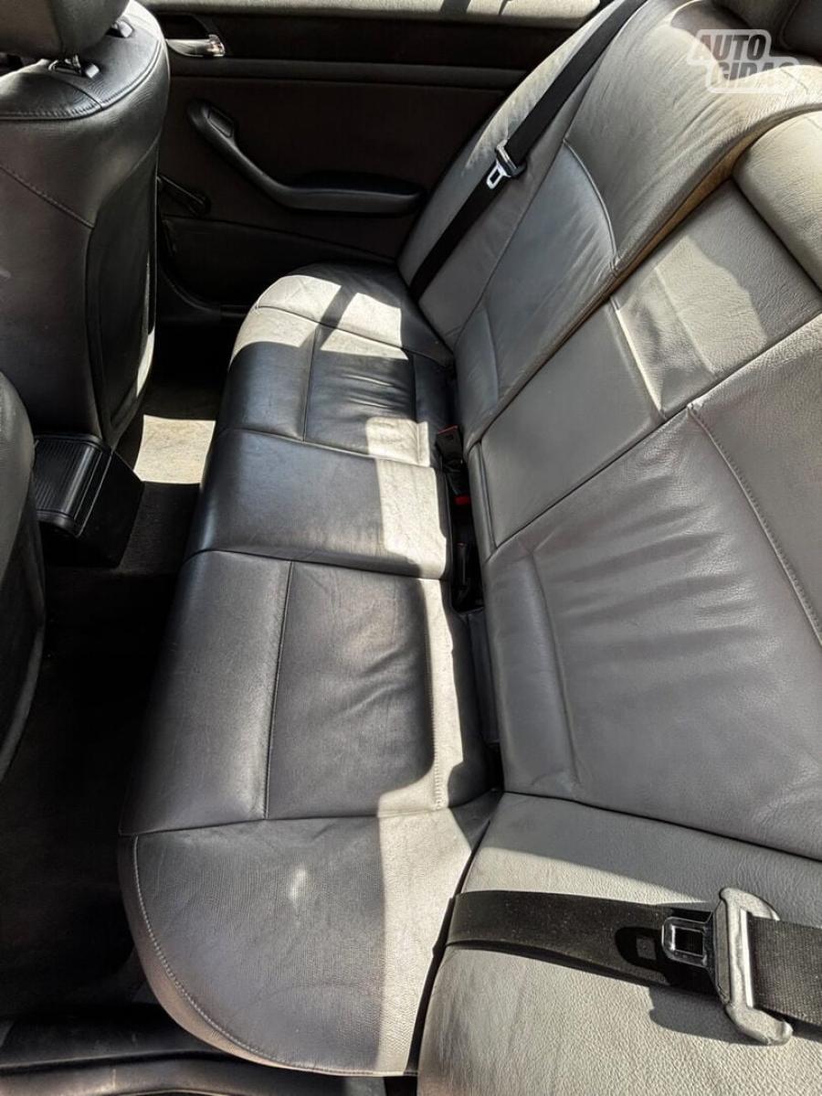 Pelēks BMW 320 2003 Viļņa, ar dzinēja tilpumu 2.00 L un nobraukumu 262 tūkst. km par 1500 €, foto 11 vietnē AUTOMOTO.COM.LV
