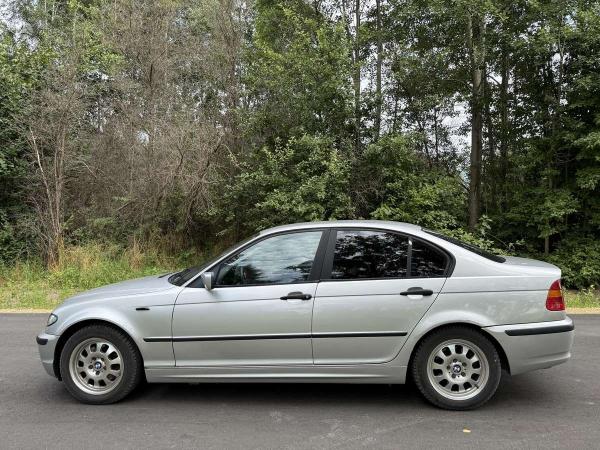 Grey BMW 320 2003 in Vilnius, with an engine capacity of 2.00 L and mileage of 382 thousand km for 1000 €, photo 8 on AUTOMOTO.COM.LV