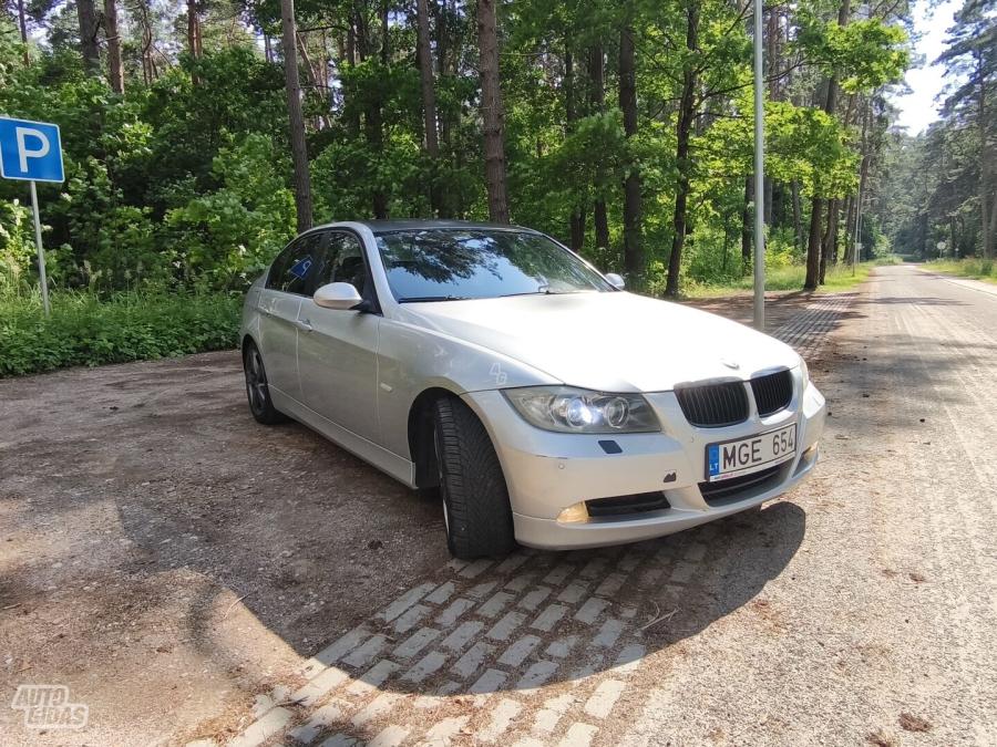 Grey BMW 320 2004 in Ukmerge, with an engine capacity of 2.00 L and mileage of 246 thousand km for 2500 €, photo 4 on AUTOMOTO.COM.LV