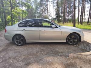 Grey BMW 320 2004 in Ukmerge, with an engine capacity of 2.00 L and mileage of 246 thousand km for 2500 €, photo 5 on AUTOMOTO.COM.LV