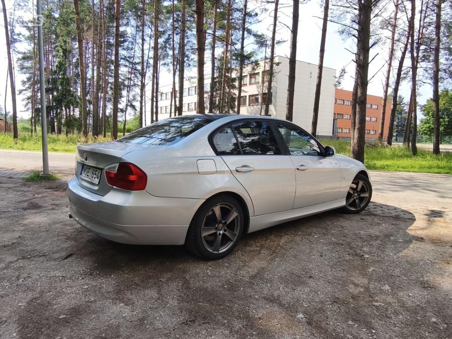 Grey BMW 320 2004 in Ukmerge, with an engine capacity of 2.00 L and mileage of 246 thousand km for 2500 €, photo 6 on AUTOMOTO.COM.LV