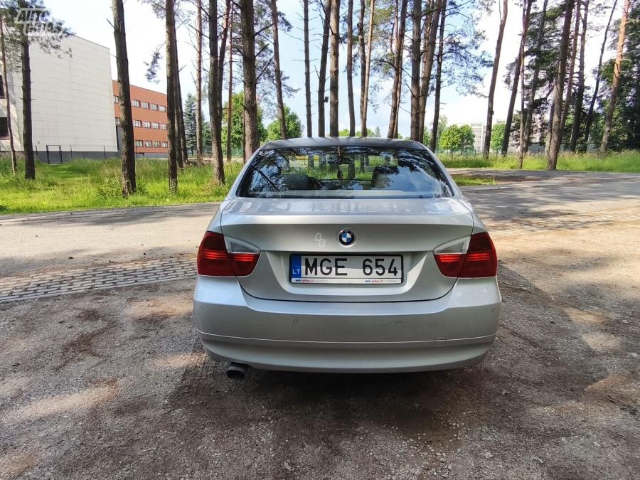 Grey BMW 320 2004 in Ukmerge, with an engine capacity of 2.00 L and mileage of 246 thousand km for 2500 €, photo 7 on AUTOMOTO.COM.LV
