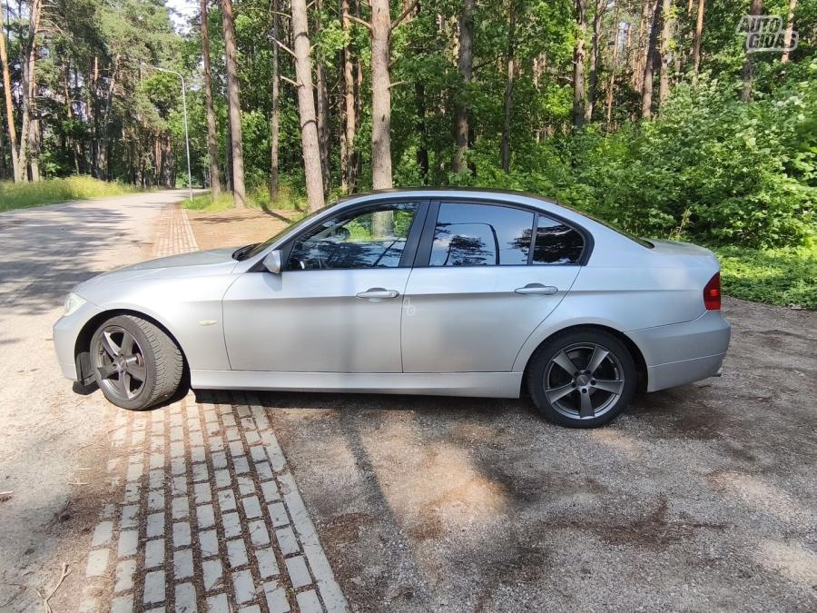 Grey BMW 320 2004 in Ukmerge, with an engine capacity of 2.00 L and mileage of 246 thousand km for 2500 €, photo 8 on AUTOMOTO.COM.LV