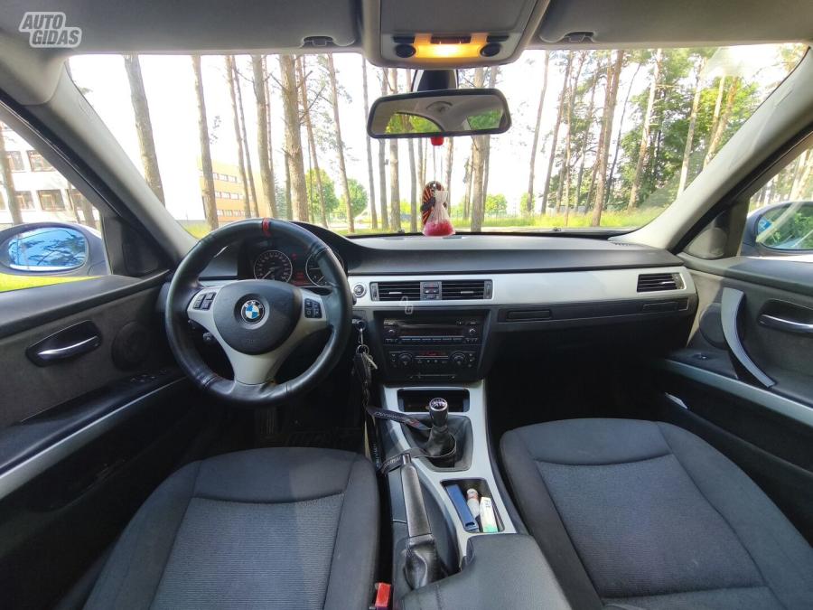 Grey BMW 320 2004 in Ukmerge, with an engine capacity of 2.00 L and mileage of 246 thousand km for 2500 €, photo 10 on AUTOMOTO.COM.LV