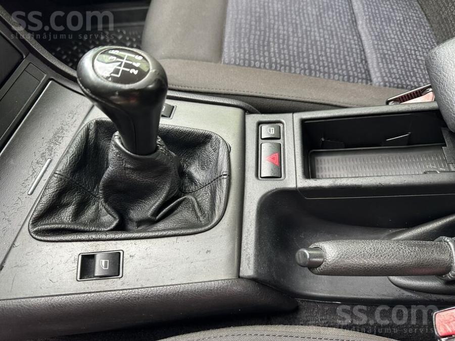 Grey BMW 320 2004 in Riga, with an engine capacity of 2.00 L and mileage of 262 thousand km for 3300 €, photo 19 on AUTOMOTO.COM.LV