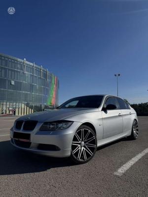 Grey BMW 320 2004 in Siauliai, with an engine capacity of 2.00 L and mileage of 278 thousand km for 3900 €, photo  on AUTOMOTO.COM.LV