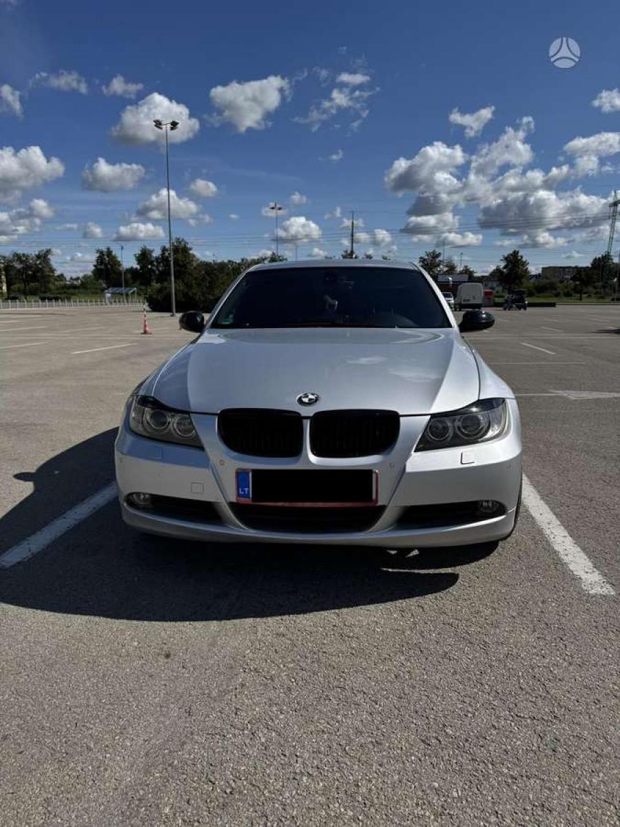 Grey BMW 320 2004 in Siauliai, with an engine capacity of 2.00 L and mileage of 278 thousand km for 3900 €, photo 3 on AUTOMOTO.COM.LV