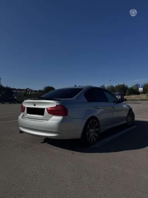 Grey BMW 320 2004 in Siauliai, with an engine capacity of 2.00 L and mileage of 278 thousand km for 3900 €, photo 5 on AUTOMOTO.COM.LV